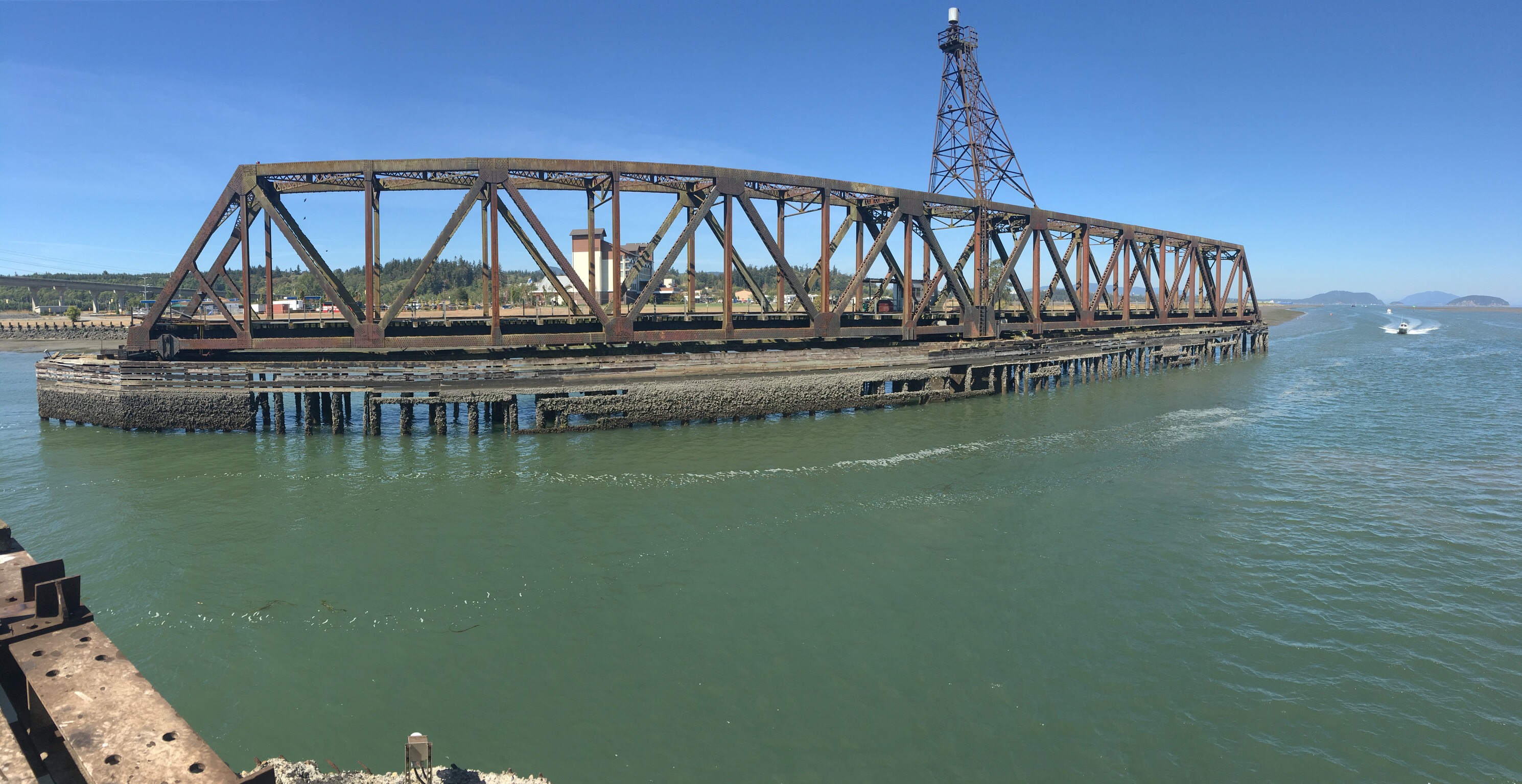 BNSF Bridge 7.6 Anacortes Swing Span Fender System Replacement