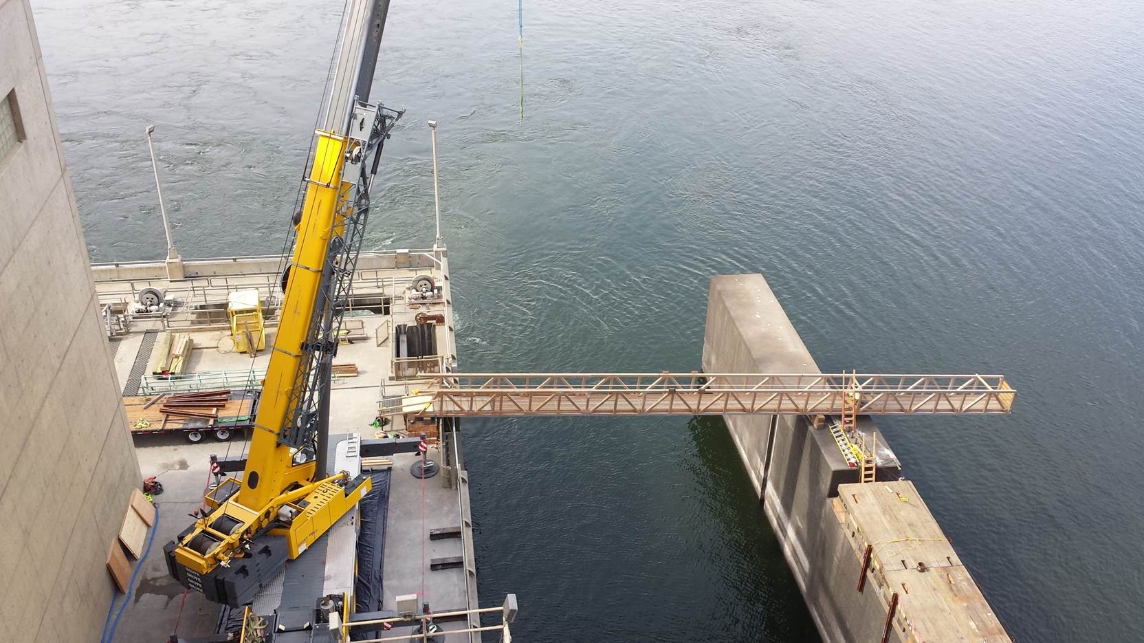 Ice Harbor Dam Spillway Deflector Modifications