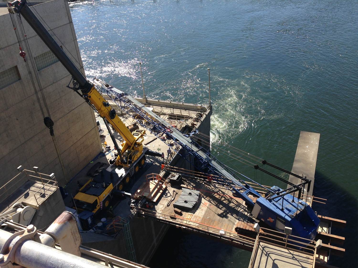 Ice Harbor Dam Spillway Deflector Modifications