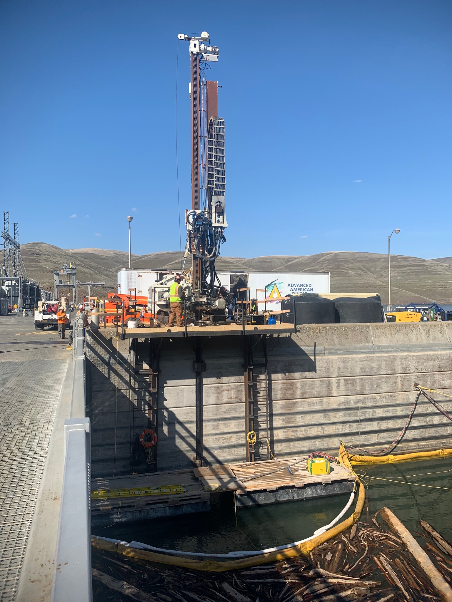 Little Goose Dam NavLock Leak Sealing