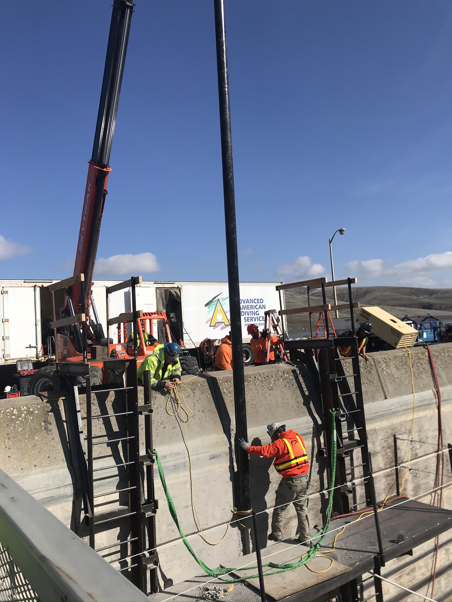 Little Goose Dam NavLock Leak Sealing