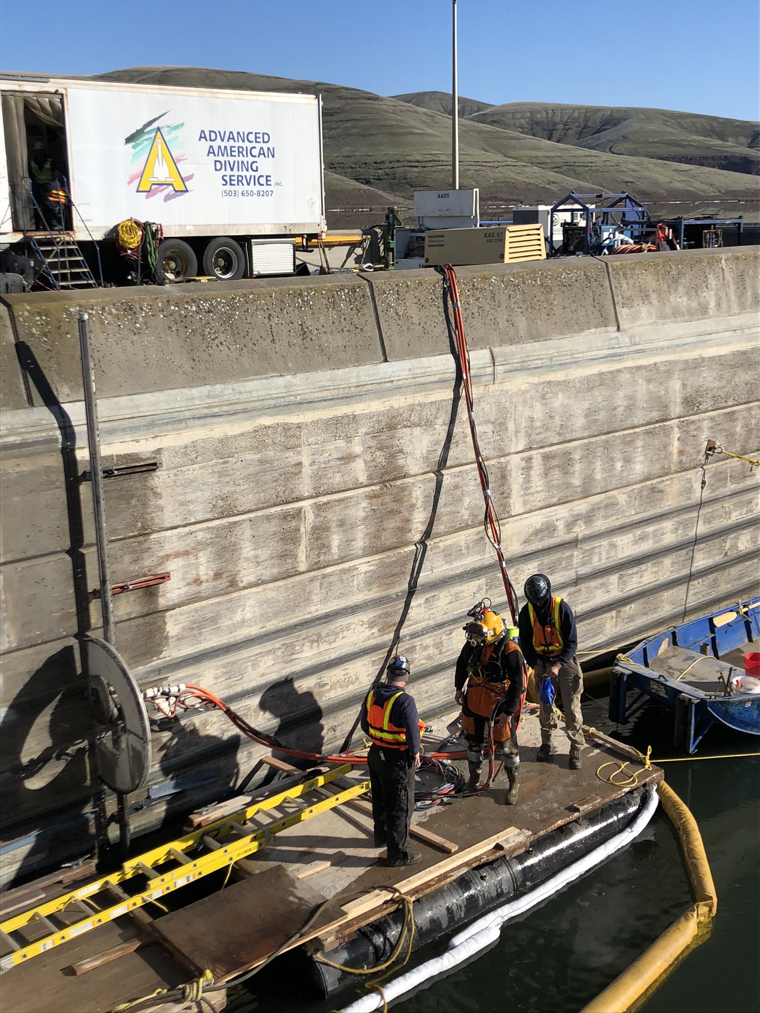 Little Goose Dam NavLock Leak Sealing